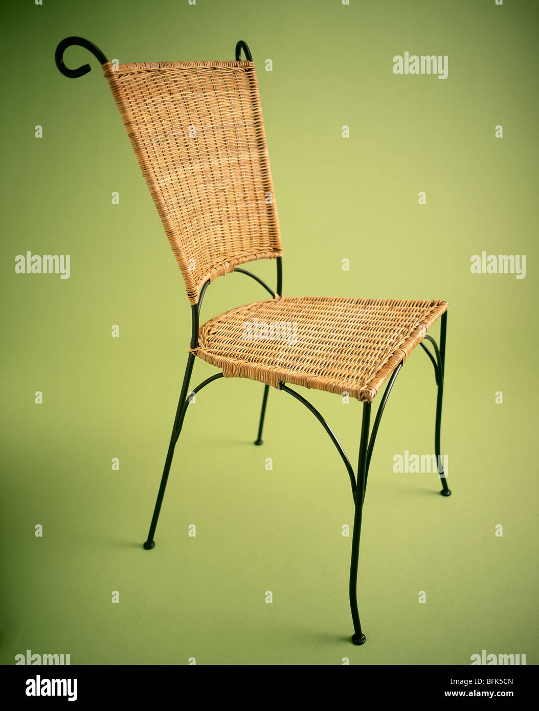 Whicker furniture hi-res stock photography and images - Alamy