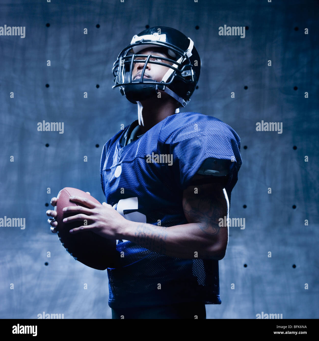 Football player single hi-res stock photography and images - Alamy
