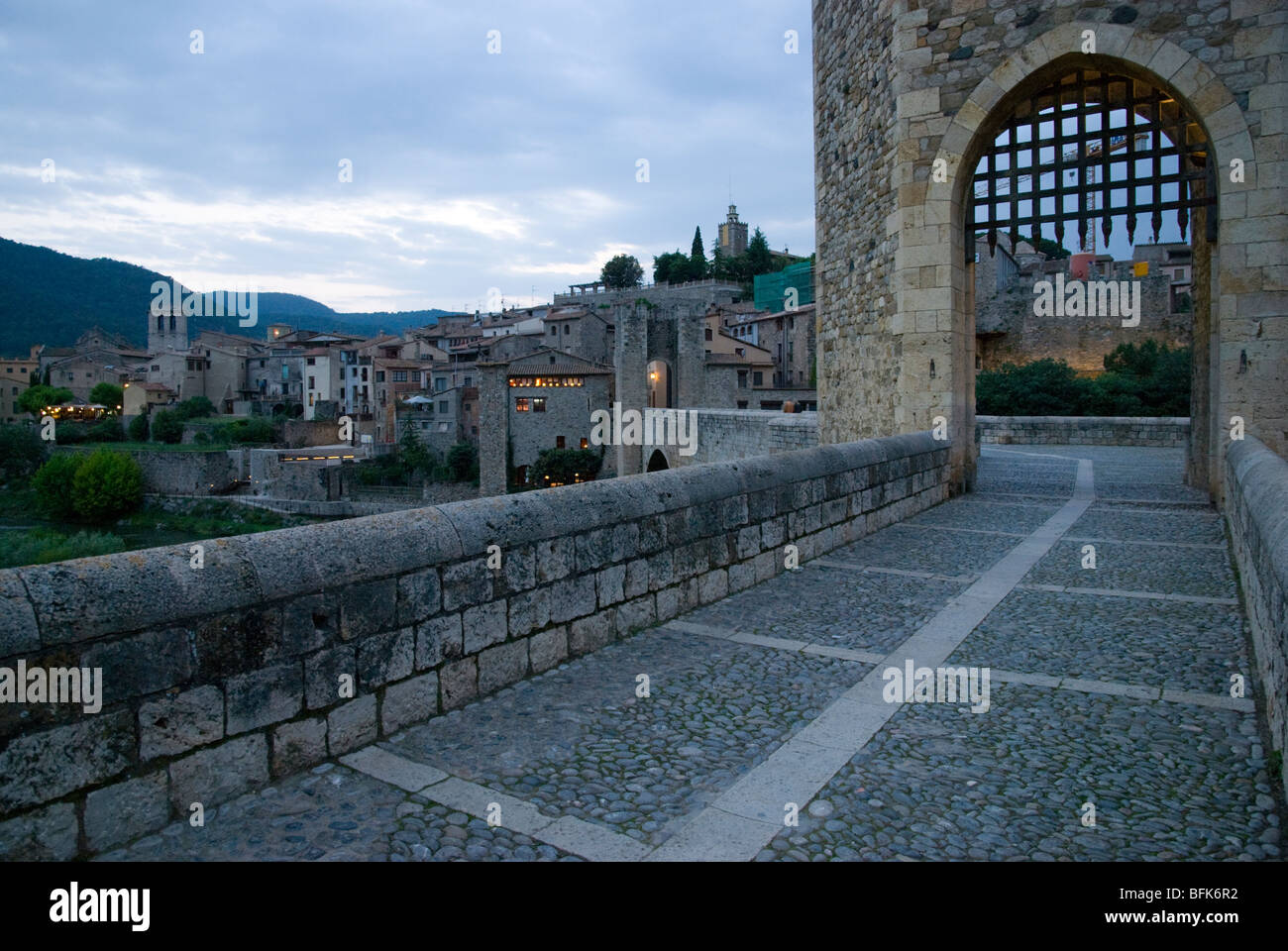 Medieval stone bridge gate hi-res stock photography and images - Alamy