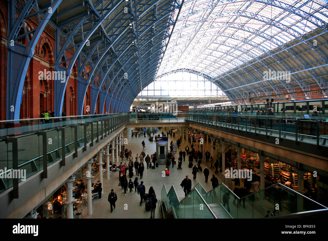 The Shopping Concourse St Pancras Railway train station London Capital ...