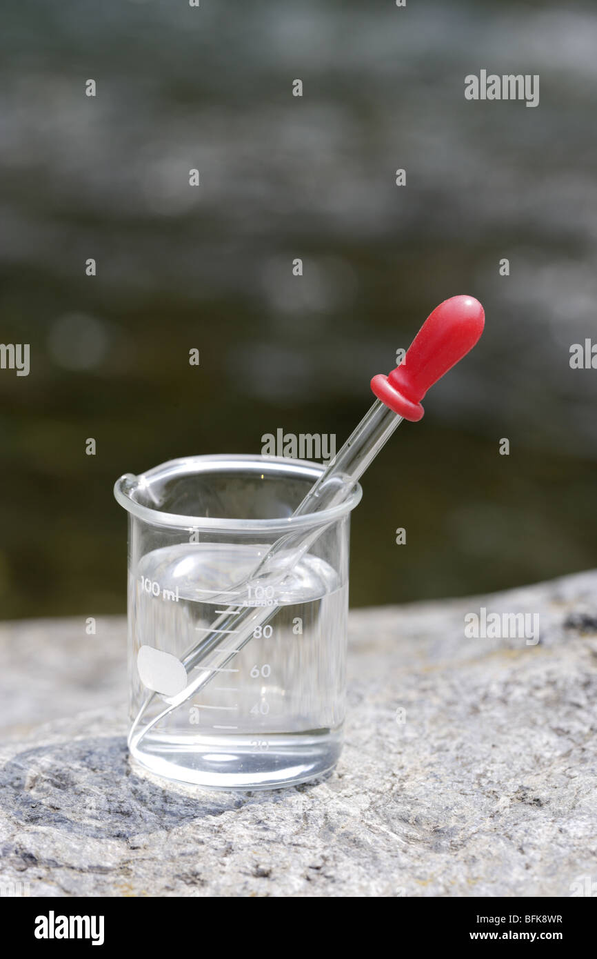 Pipette in beaker Stock Photo - Alamy