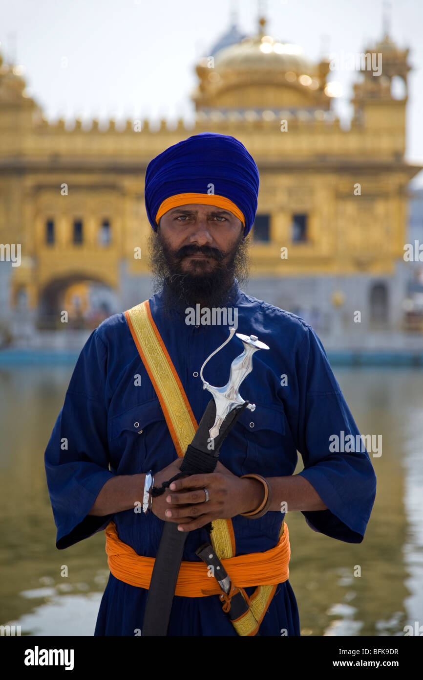 Sikh man dressed with traditional costumes. The Golden Temple. Amritsar ...