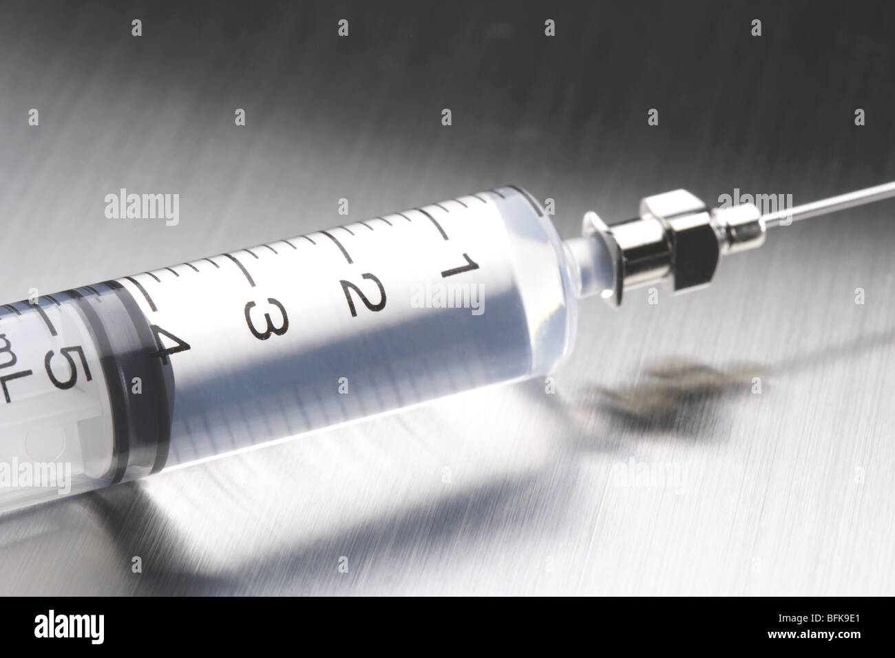 Syringe with needle Stock Photo - Alamy