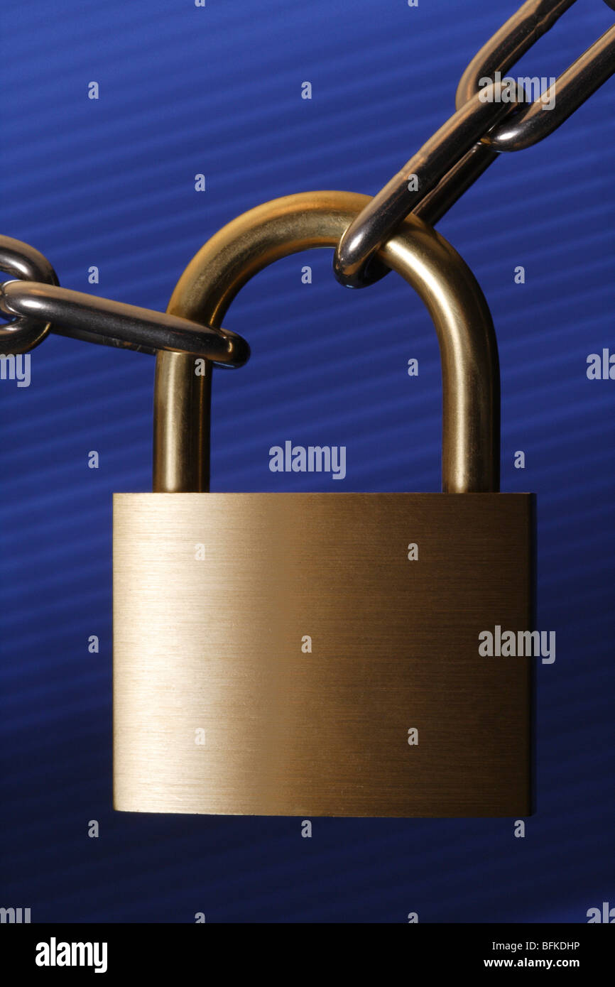 Chain and padlock close up Stock Photo - Alamy