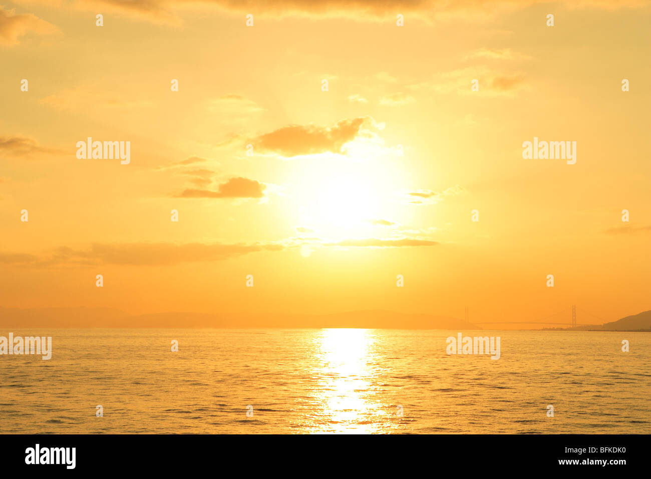 Sunset over ocean reflection hi-res stock photography and images - Alamy