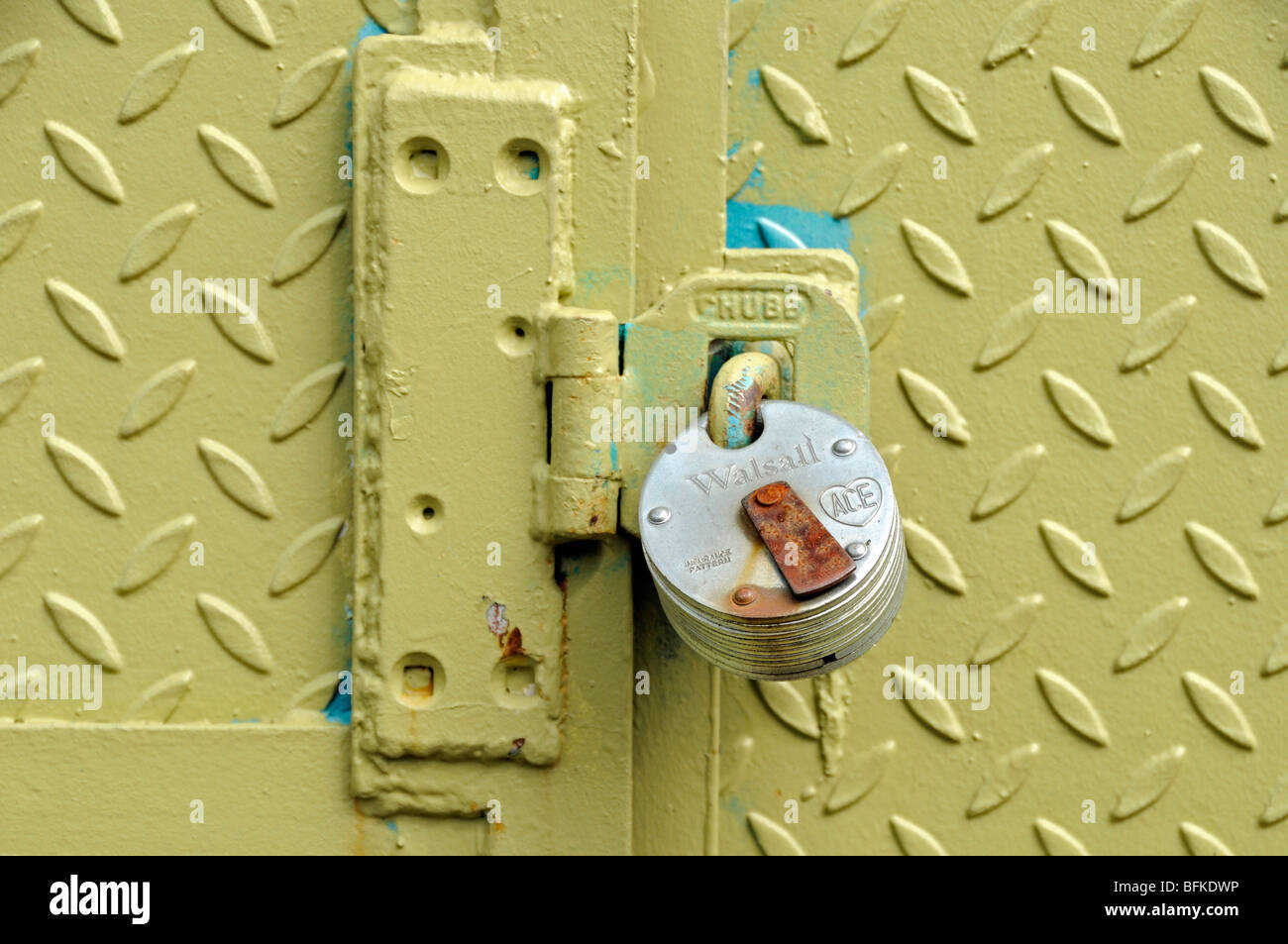 Padlock on container door Stock Photo - Alamy