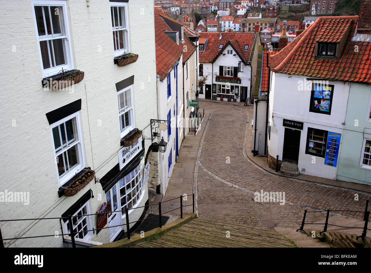 Whitby street scenes hi-res stock photography and images - Alamy