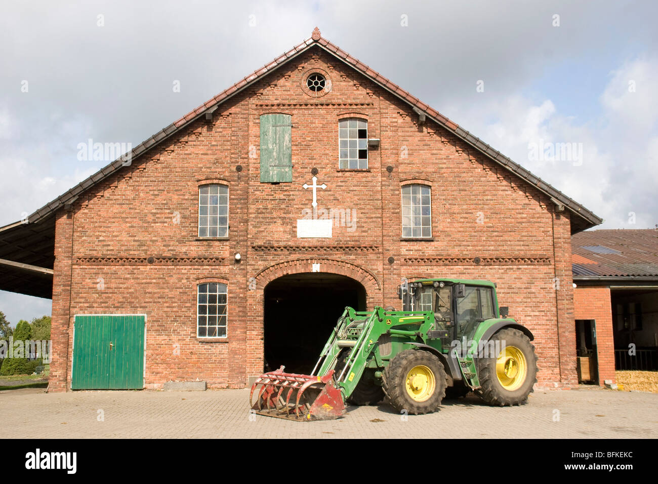 Farmhouse and barn in North Germany Stock Photo - Alamy