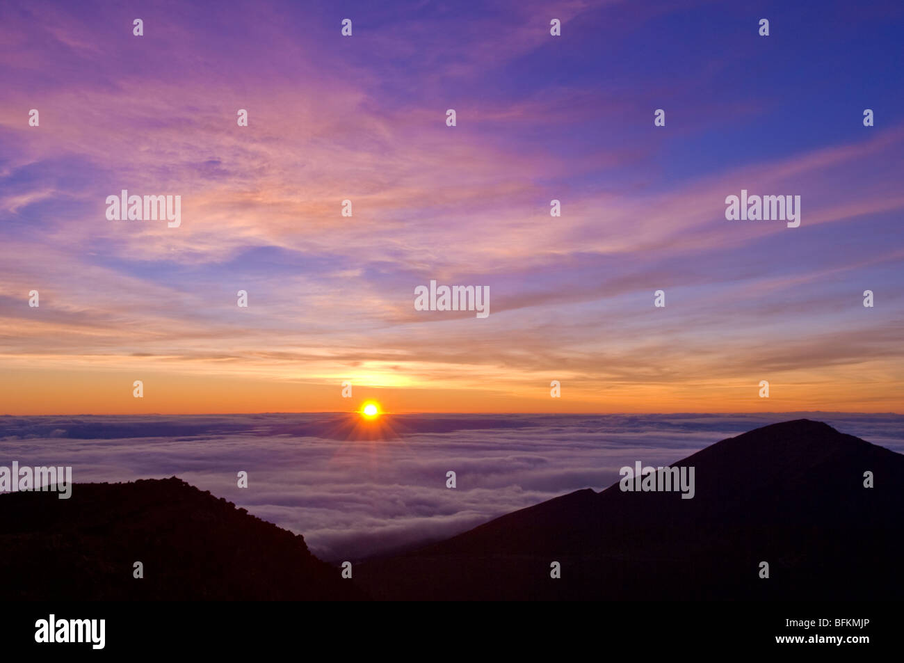 Sunrise at Haleakala Crater from Kalahaku Overlook, Haleakala National ...