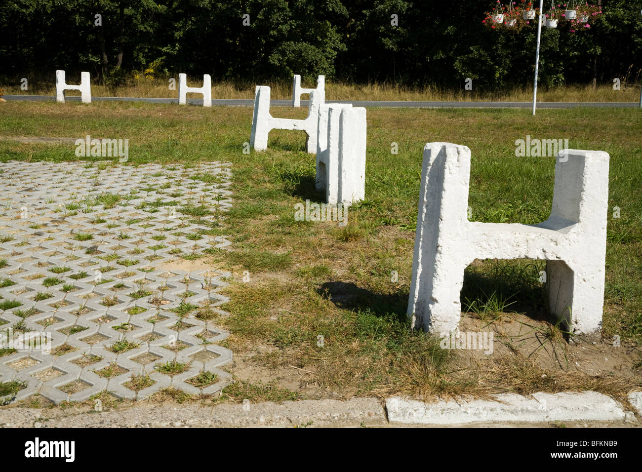 Concrete barriers shaped like the letter H. (49 Stock Photo - Alamy