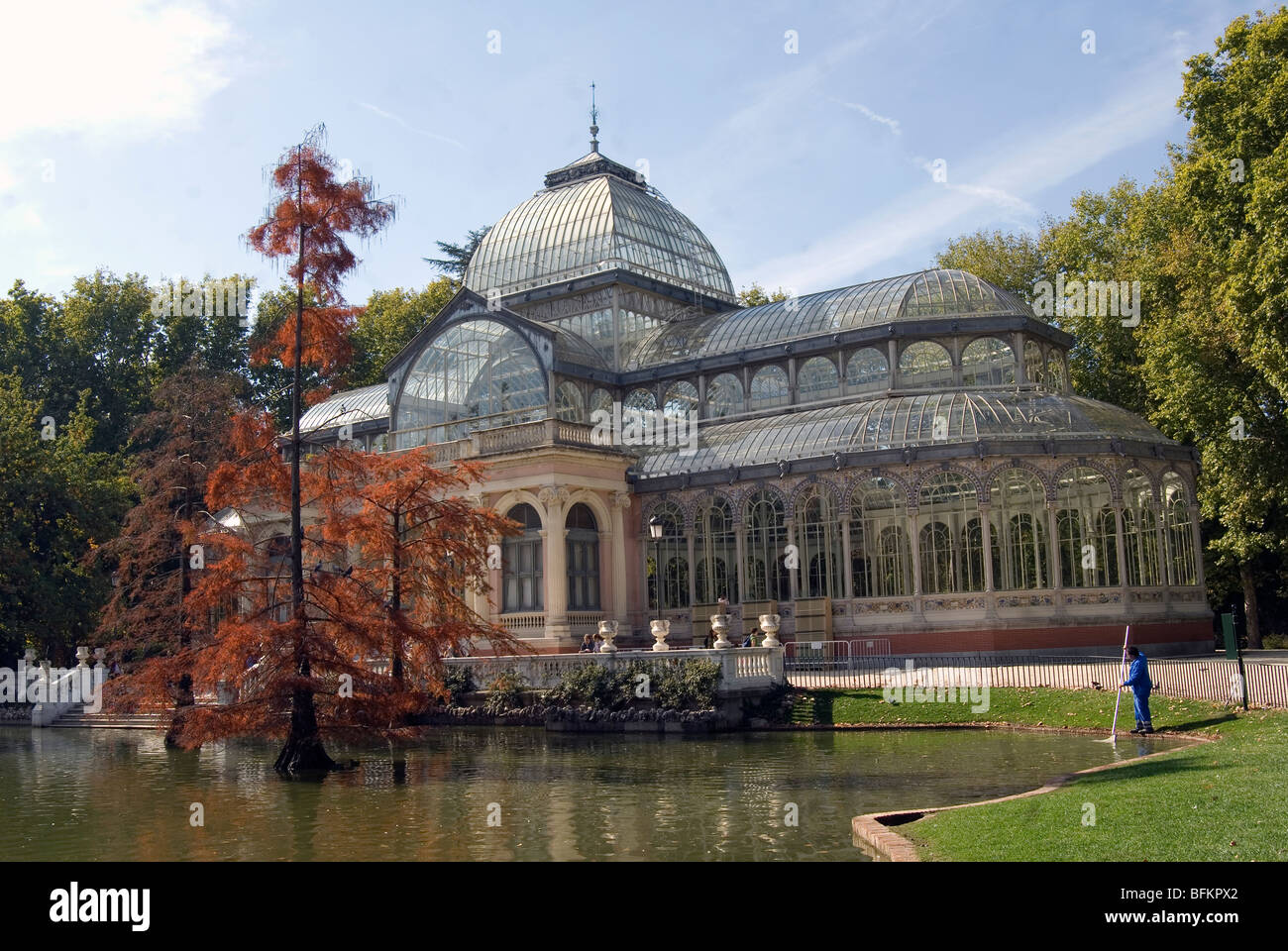 En palacio de cristal hi-res stock photography and images - Alamy