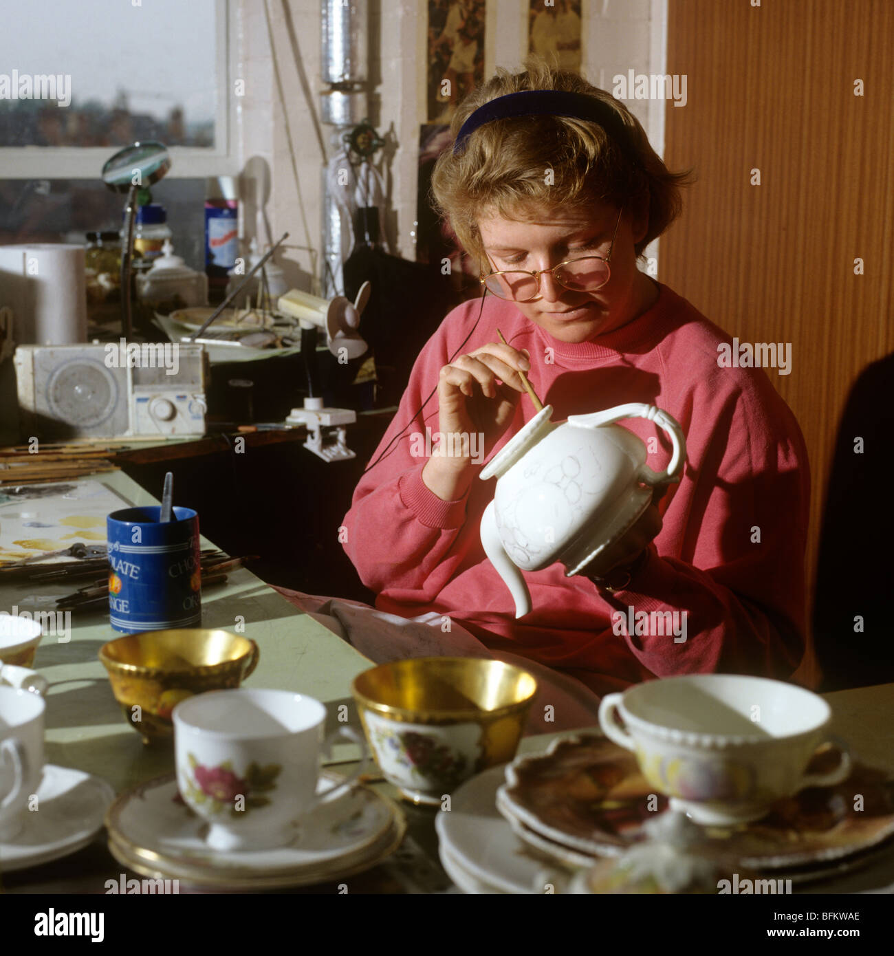 UK, England, Worcestershire, Royal Worcester factory, Sally Wood hand ...