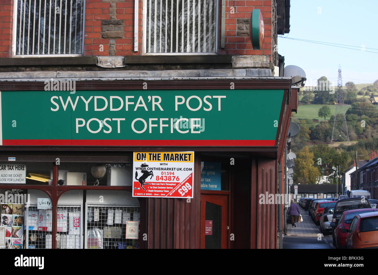 Bi lingual sign wales hi-res stock photography and images - Alamy