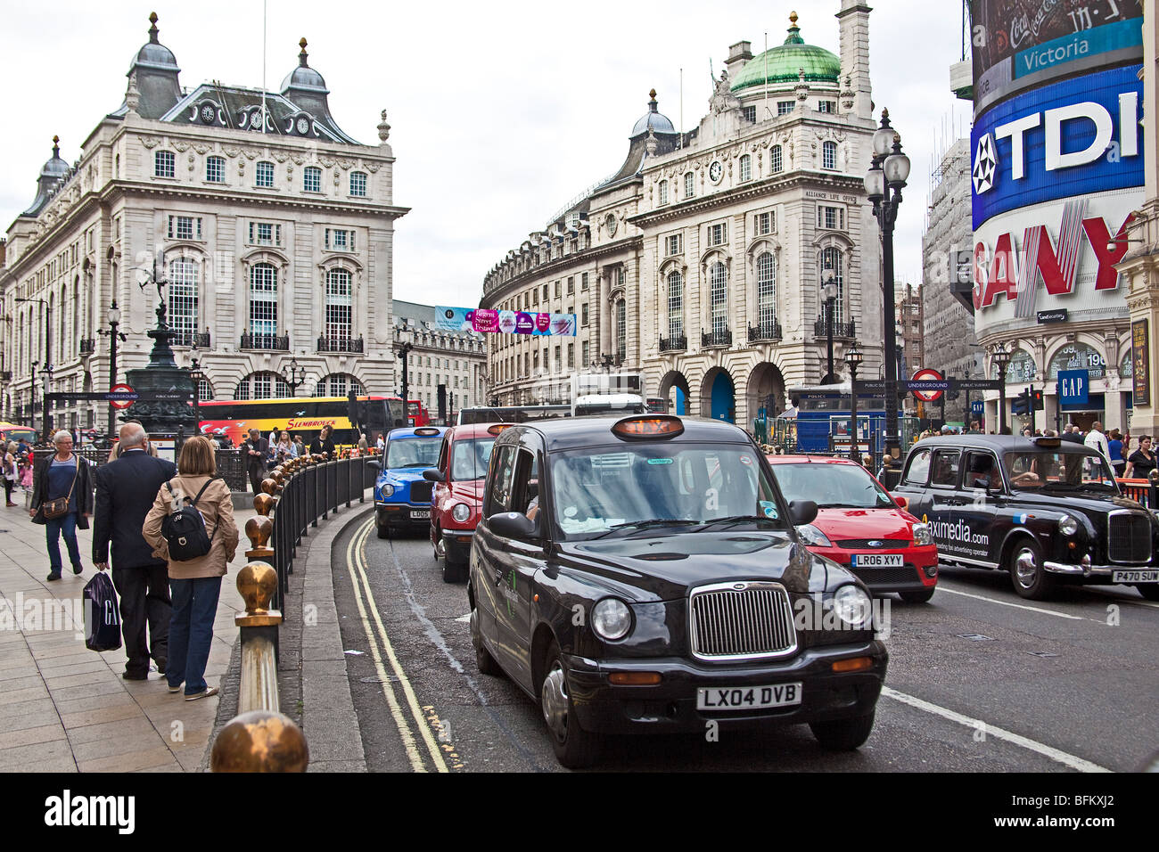 London ; Piccadilly ; September 2OO9 Stock Photo - Alamy