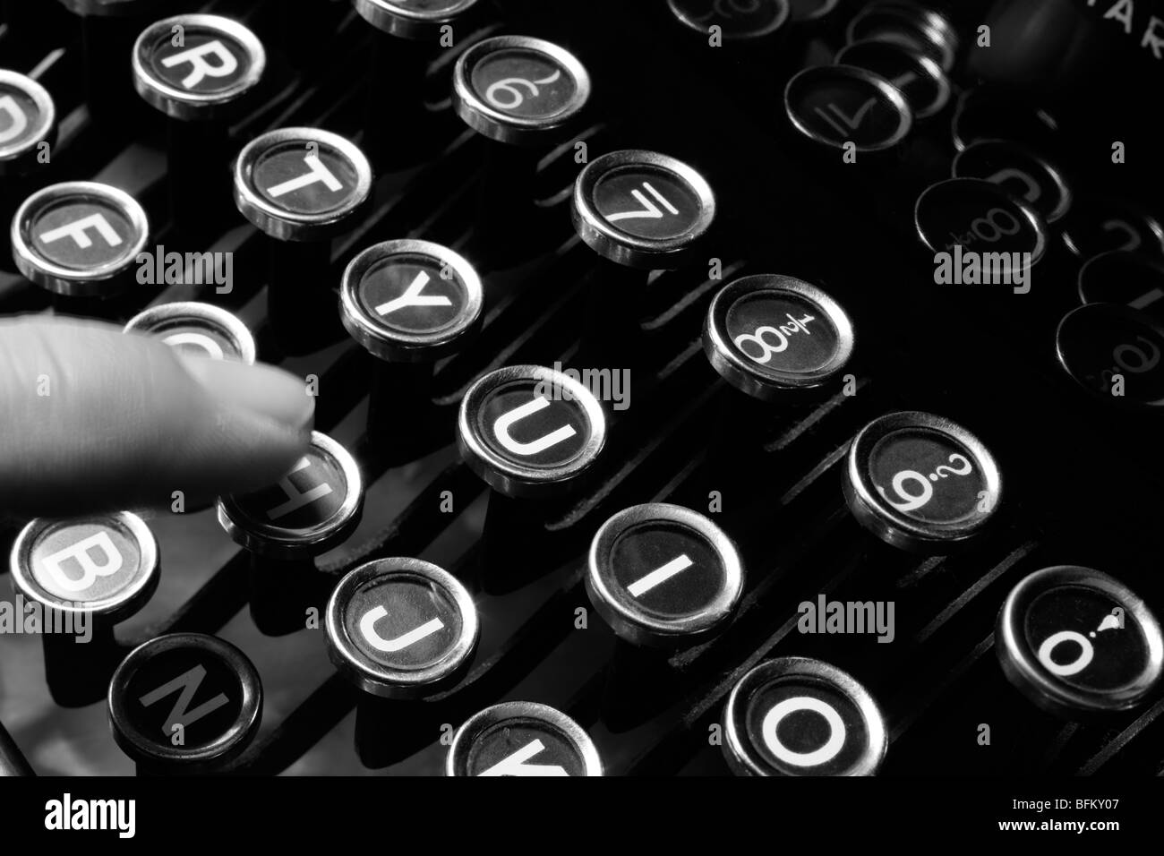 Hand typing typewriter 1930s hi-res stock photography and images - Alamy