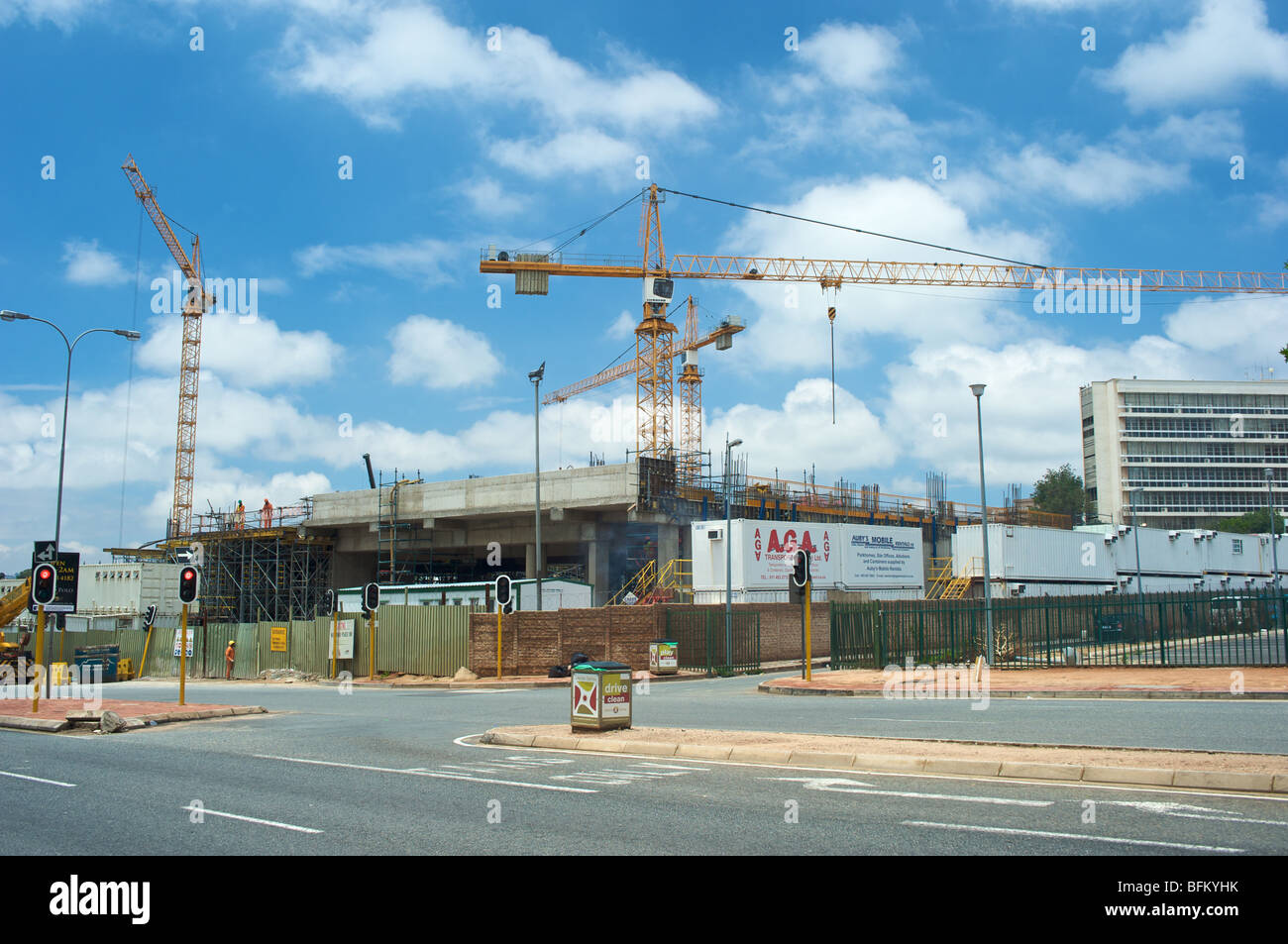 Construction on the West Street Sandton Gautrain rapid rail link ...