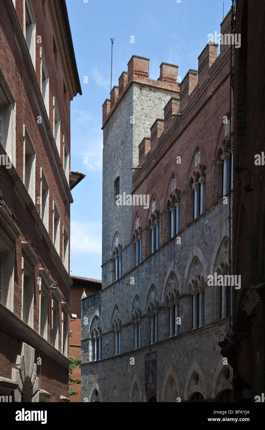 Italy,Tuscany,Siena,the Saracini palace and tower Stock Photo - Alamy
