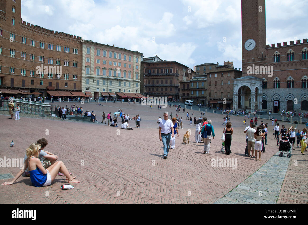 Italy,Tuscany,Siena,people in Del Campo square Stock Photo - Alamy
