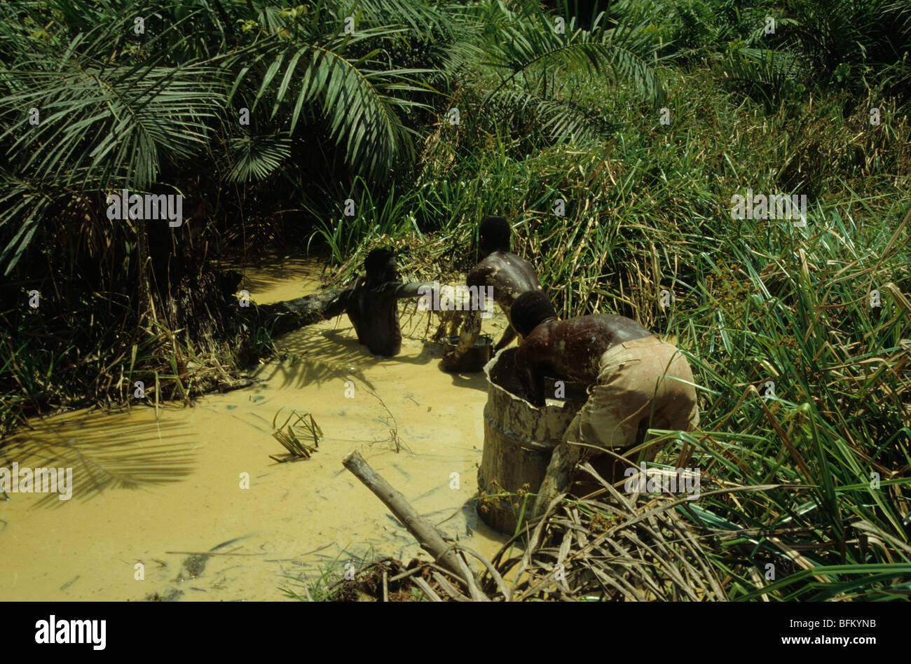 Sieving and panning for gold and diamonds in Ghana Stock Photo - Alamy