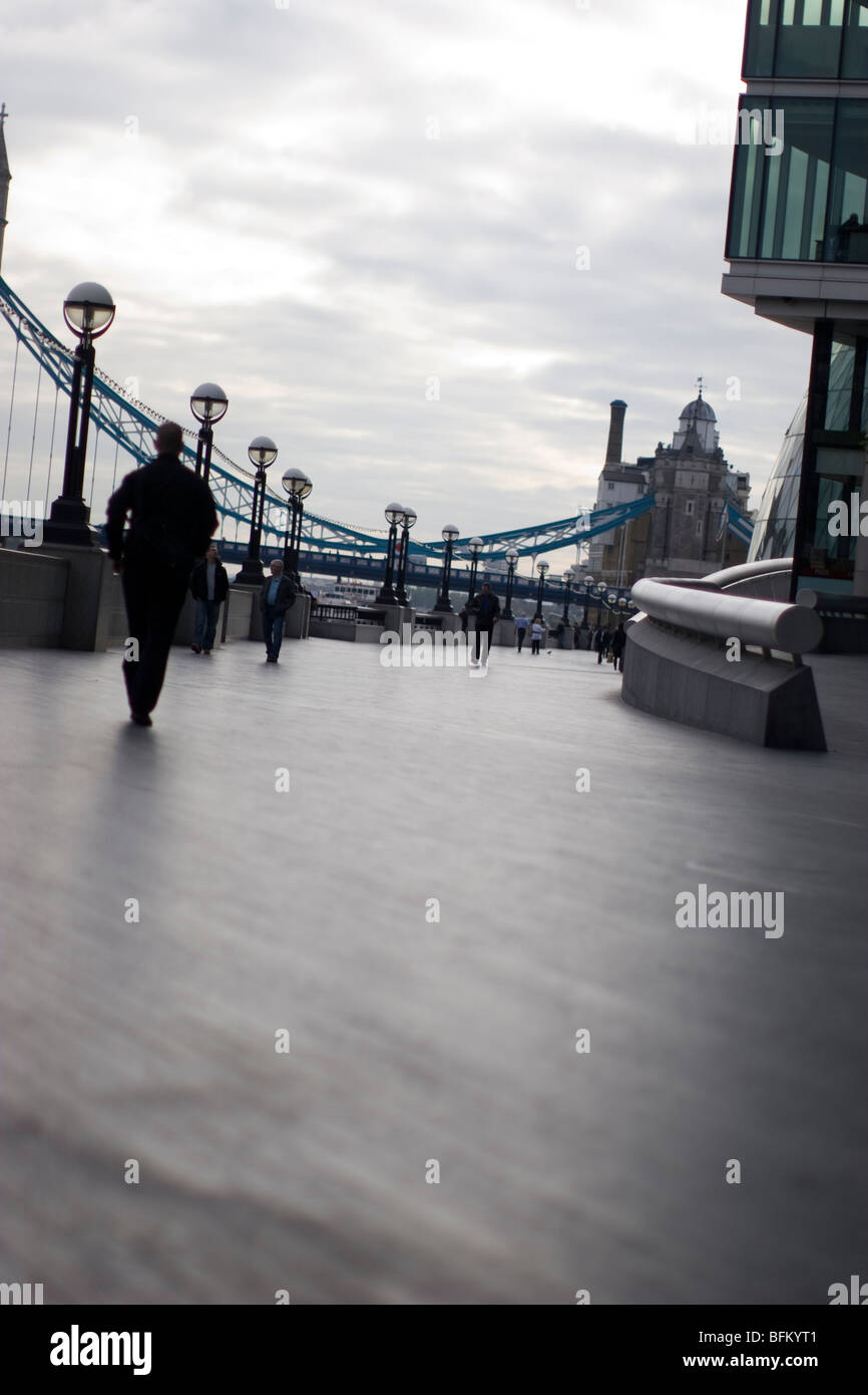 The queens walk hi-res stock photography and images - Alamy