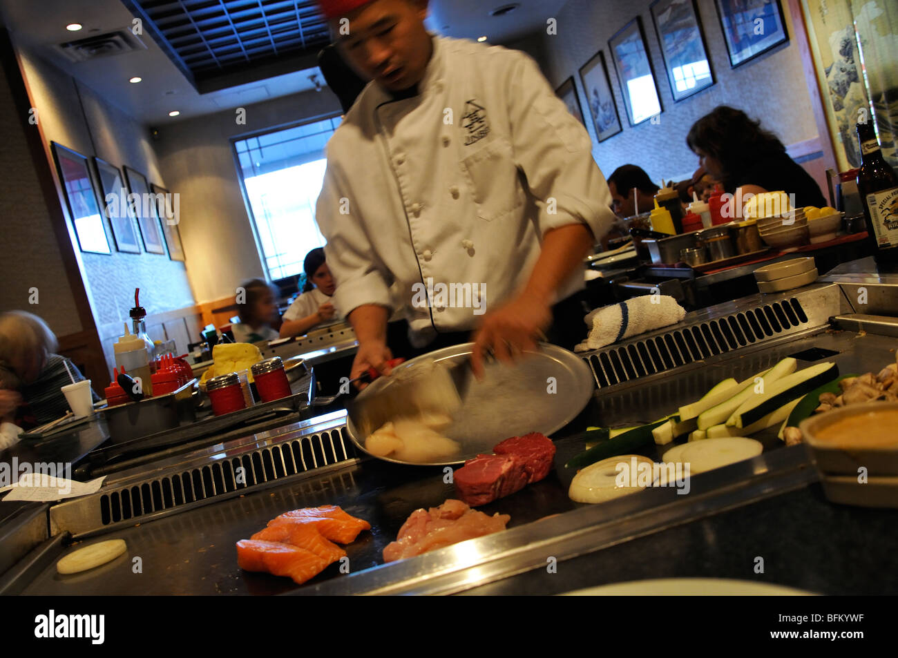 Chef cooking on restaurant hi-res stock photography and images - Alamy