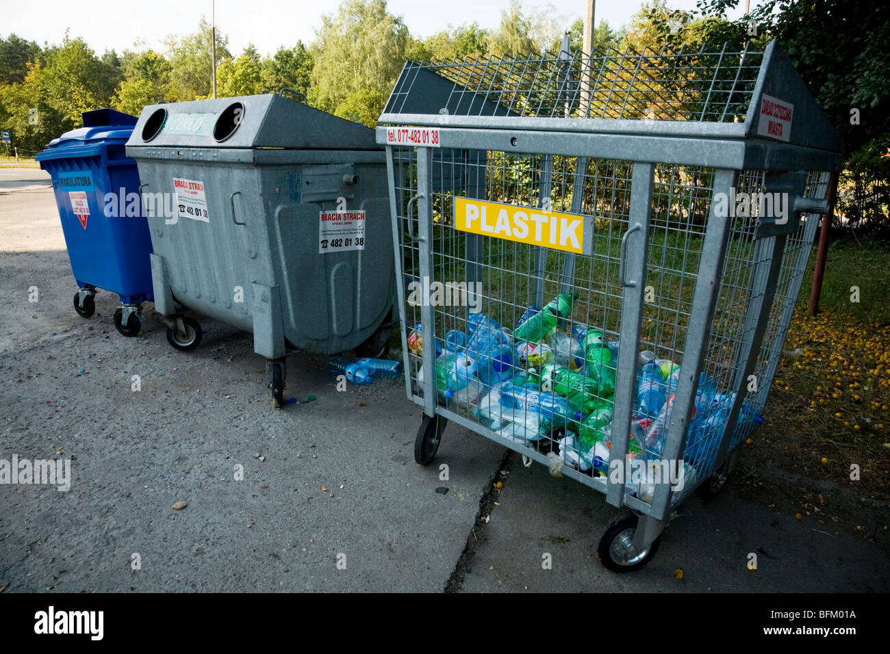 Recycling collection point for plastic bottles / bottle bank in a ...
