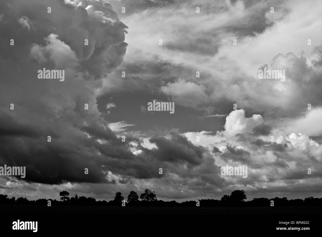 Dramatic storm clouds uk hi-res stock photography and images - Alamy