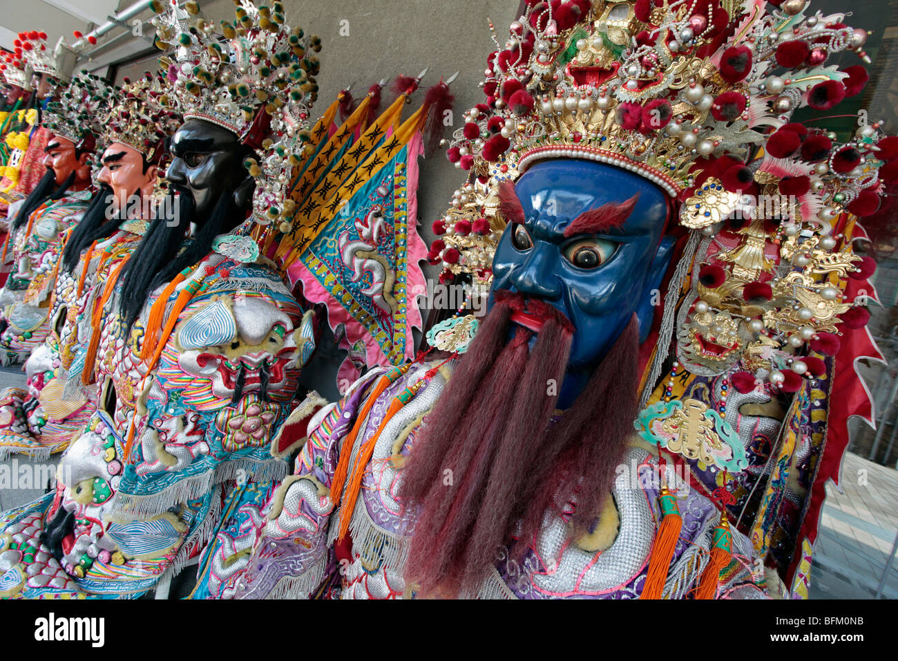 Chinese idol hi-res stock photography and images - Alamy