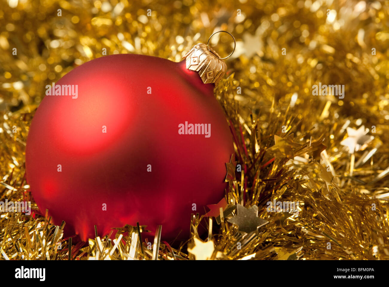 Simple christmas ball hi-res stock photography and images - Alamy