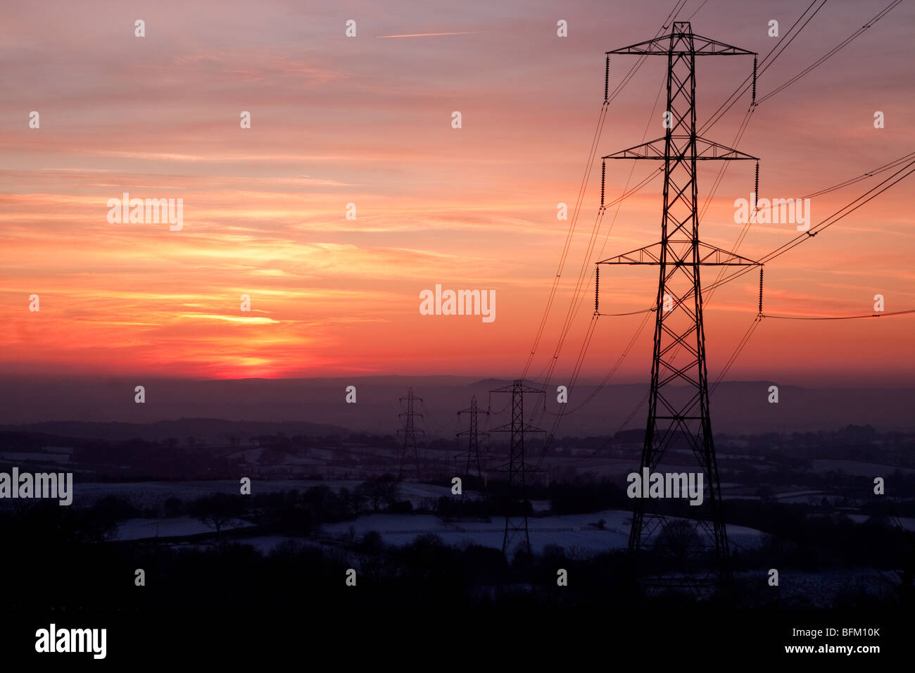 Power lines uk hi-res stock photography and images - Alamy