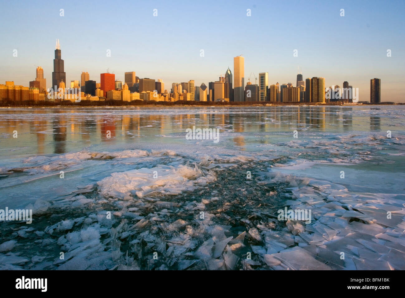 Chicago waterfront winter hi-res stock photography and images - Alamy