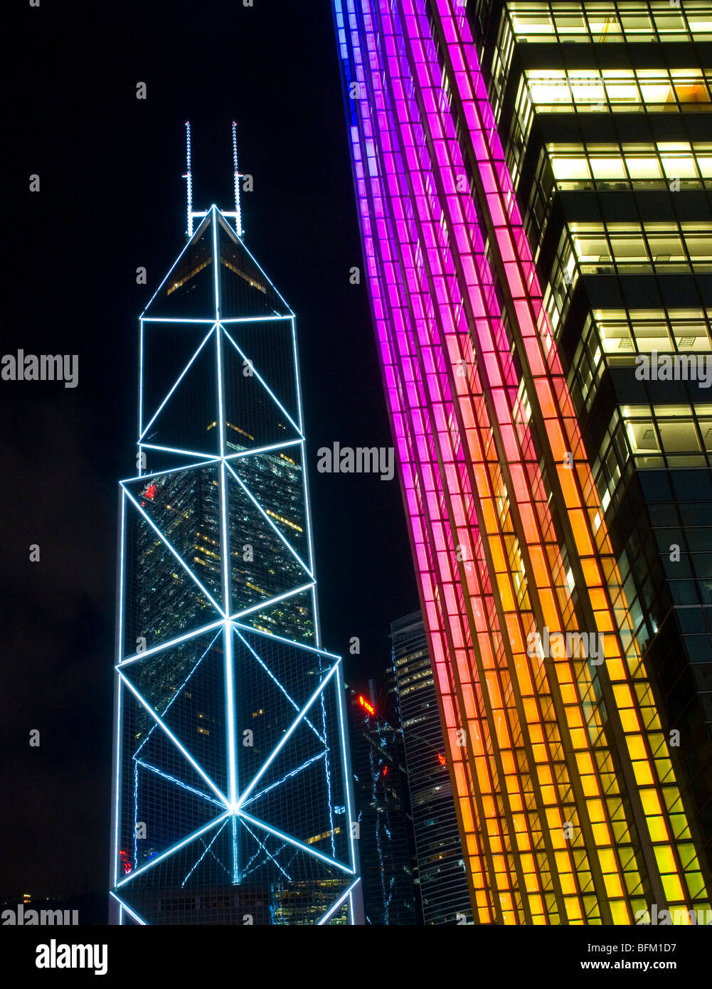 Hsbc tower at night hi-res stock photography and images - Alamy
