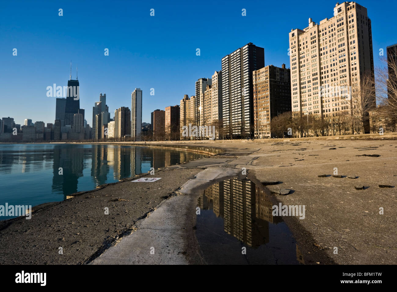 Chicago coast skyline lake michigan hi-res stock photography and images ...