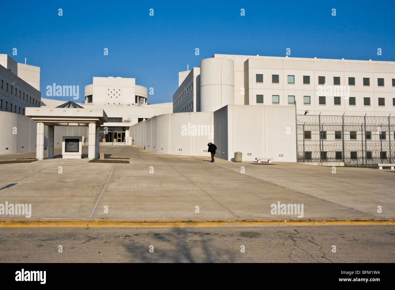 Jail building in Chicago Stock Photo - Alamy