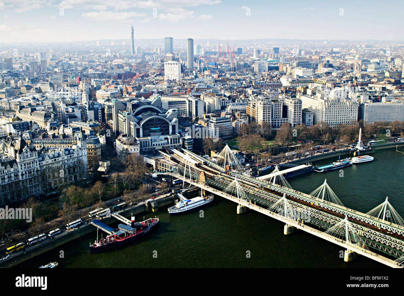 Hungerford pedestrian bridge hi-res stock photography and images - Alamy