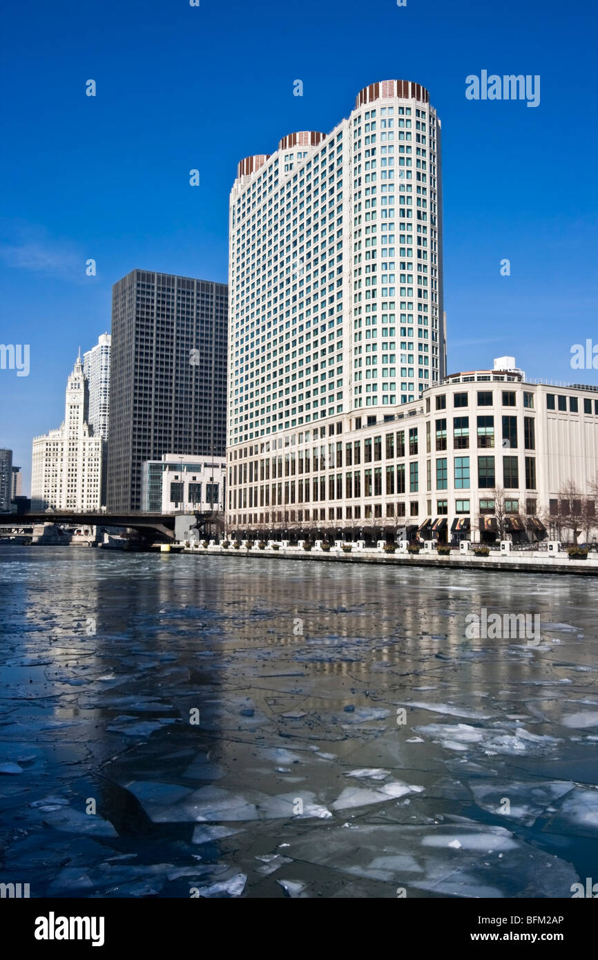 Frozen Chicago River Stock Photo - Alamy