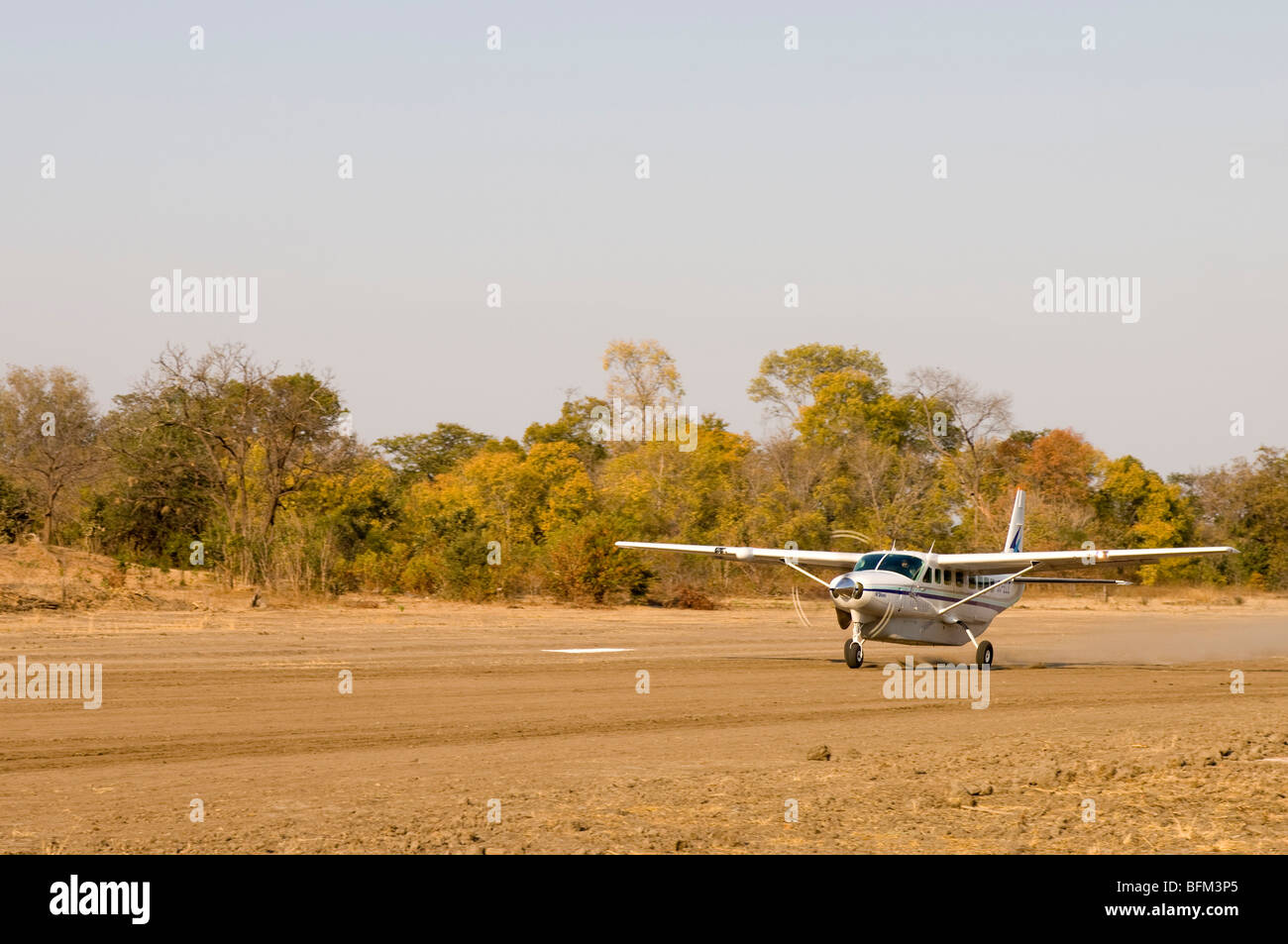 Sefofane Flight to Kalamu Tented Camp, South Luangwa National Park ...