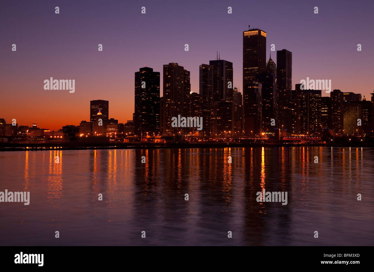 Chicago skyline reflected at navy pier hi-res stock photography and ...