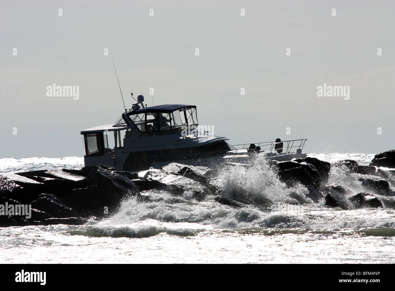Boat running aground on rocks Stock Photo - Alamy