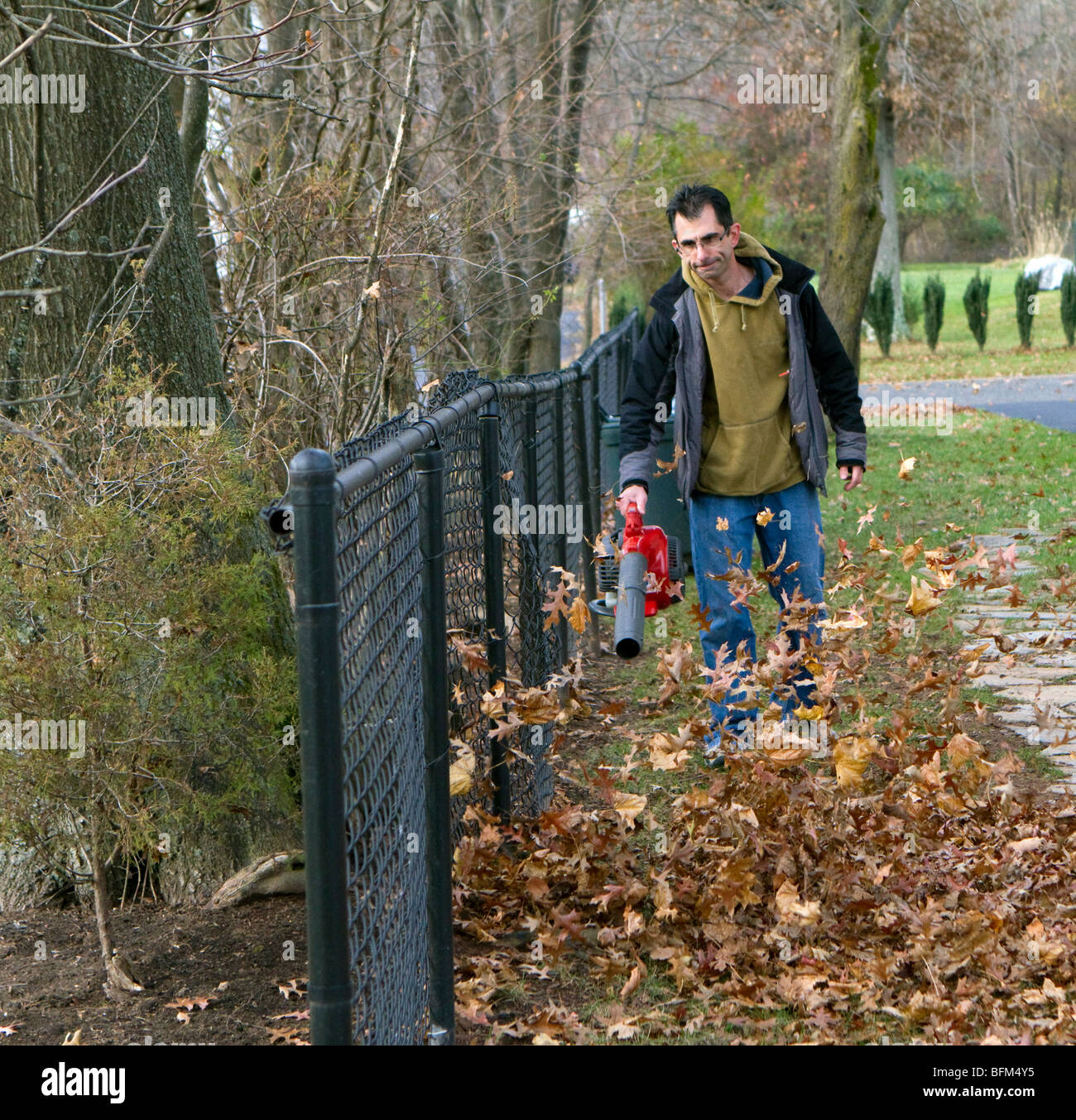 Leaf blower hi-res stock photography and images - Alamy