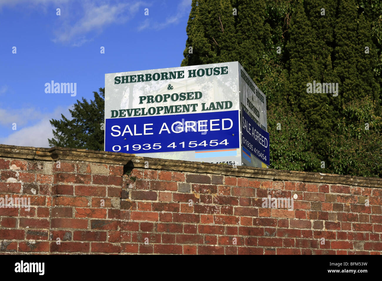 Estate attachment hi-res stock photography and images - Alamy