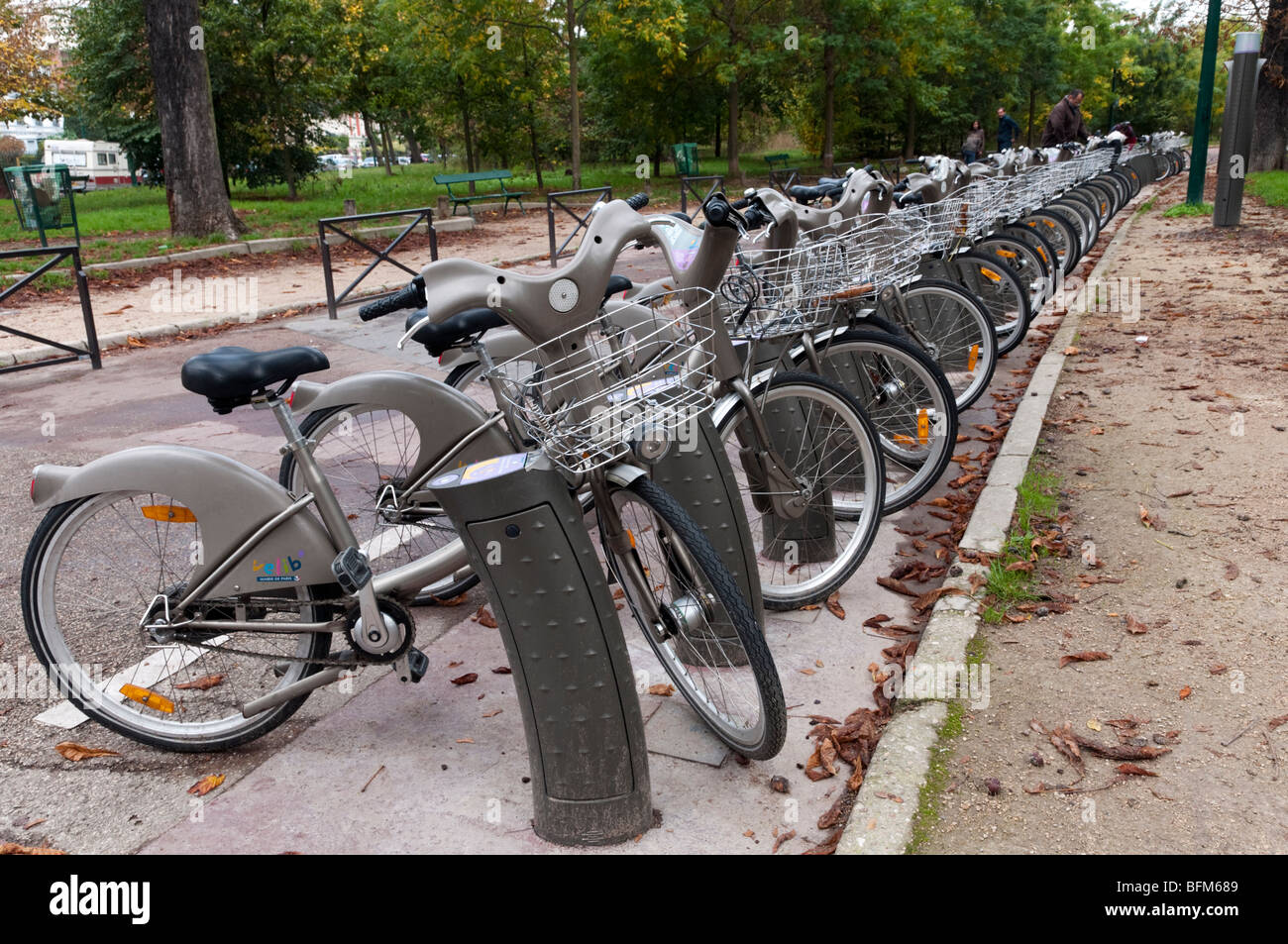 Row of Velib cycle hire bicycles, Paris, France Stock Photo - Alamy