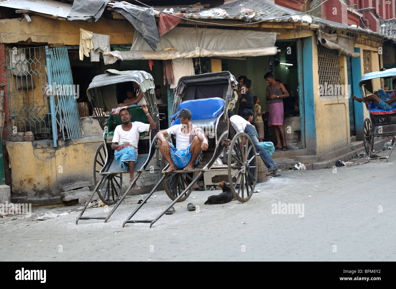 Hand pulled rickshaws waiting for customers at New Market Kolkata ...