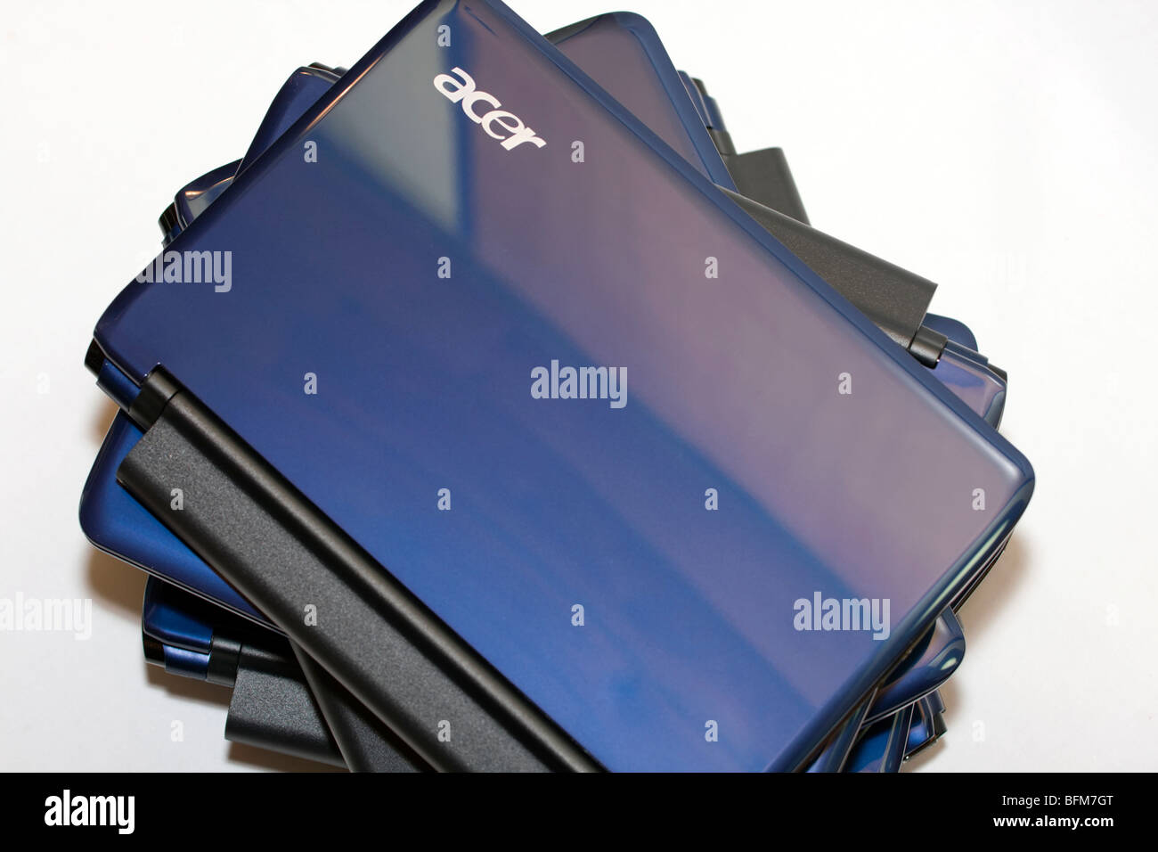 Lots of computers hi-res stock photography and images - Alamy