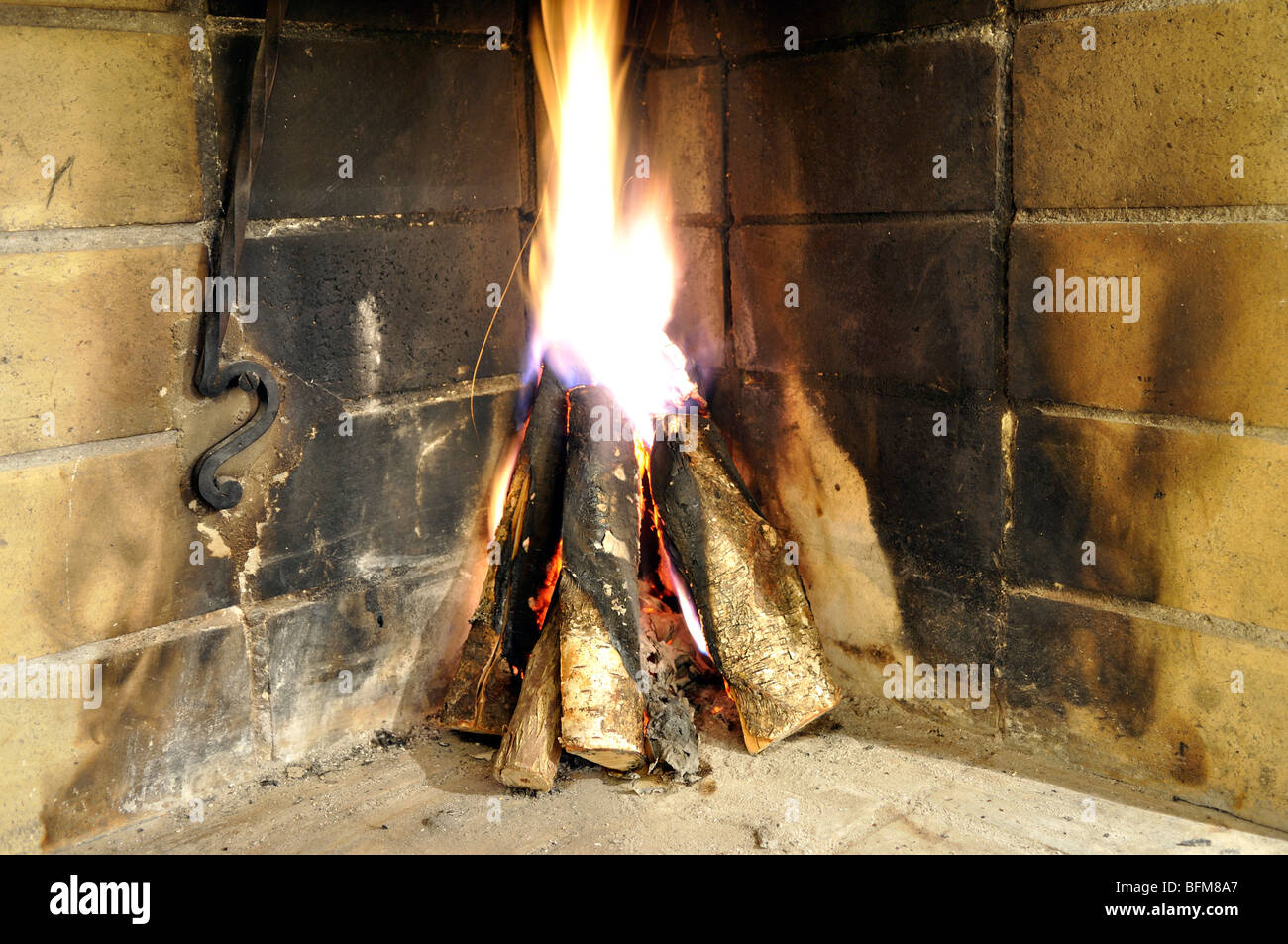 Burning bonfire in a fireplace Stock Photo - Alamy