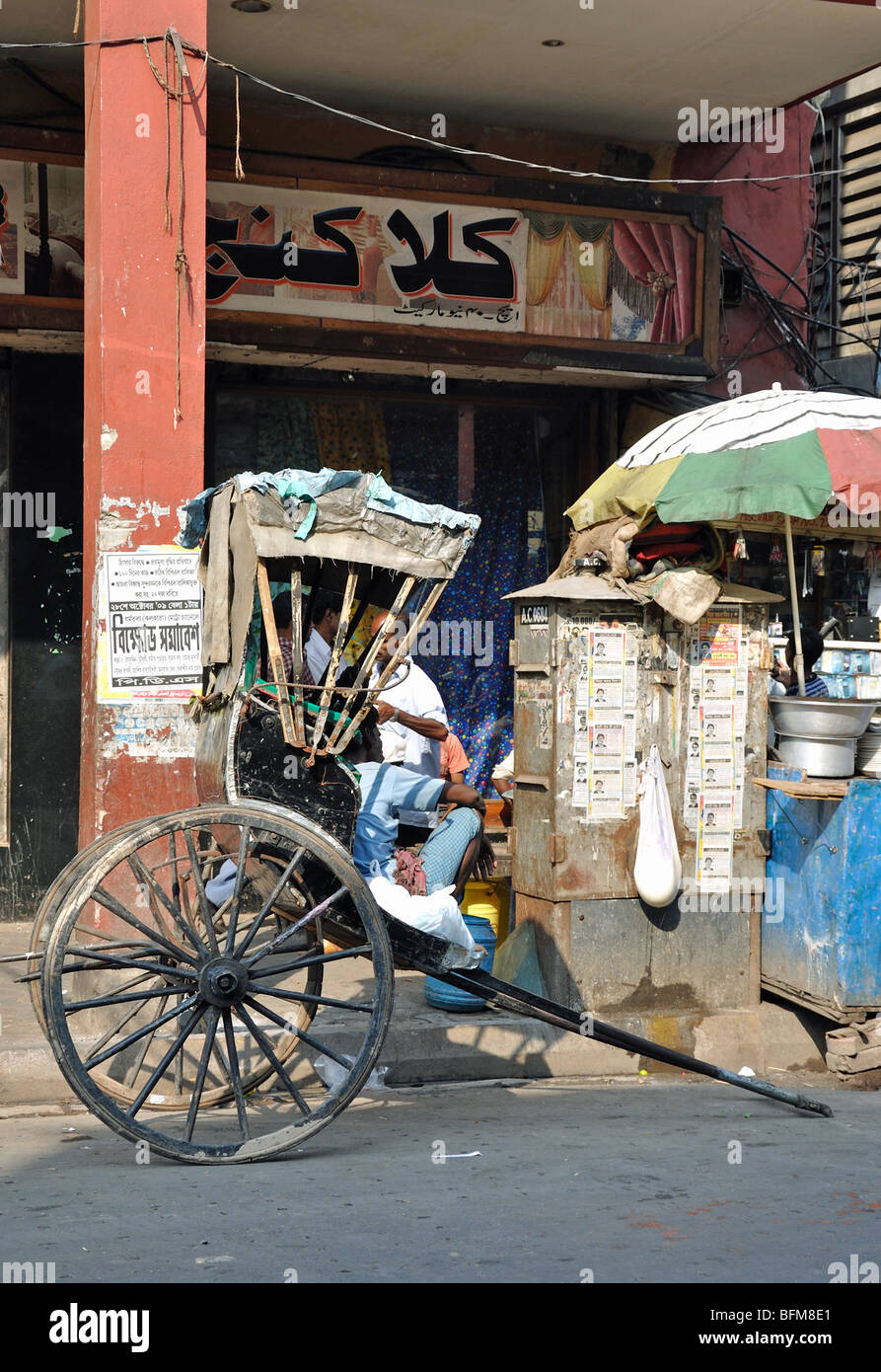 Hand pulled rickshaws waiting for customers at New Market Kolkata ...