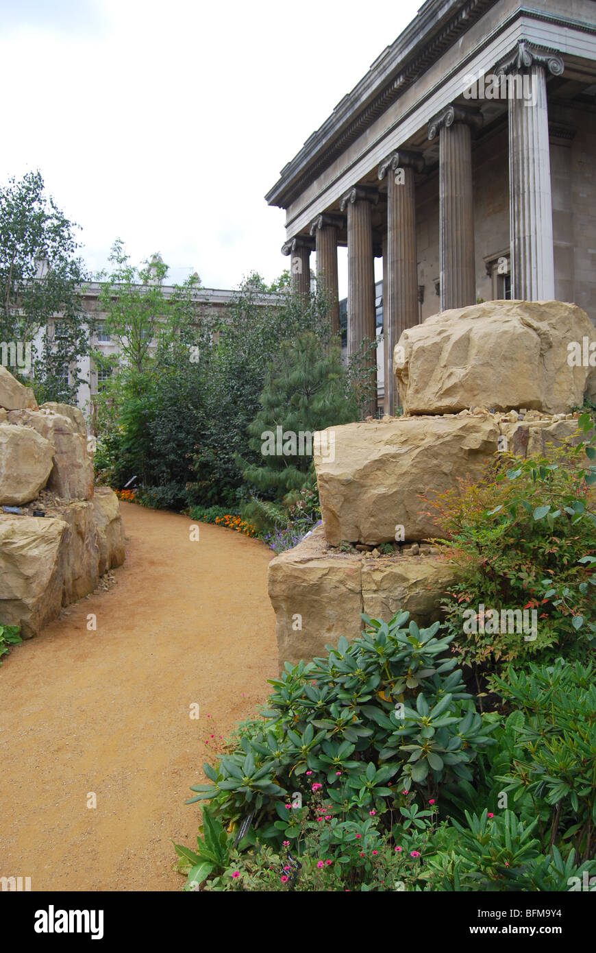 British chinese garden hi-res stock photography and images - Alamy