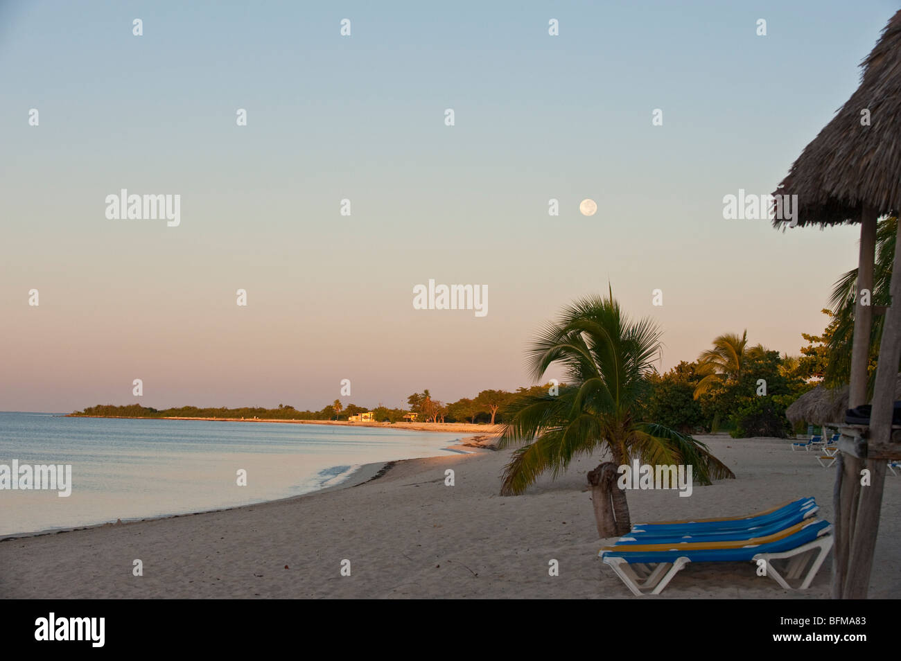 Full moon at ocean hi-res stock photography and images - Alamy