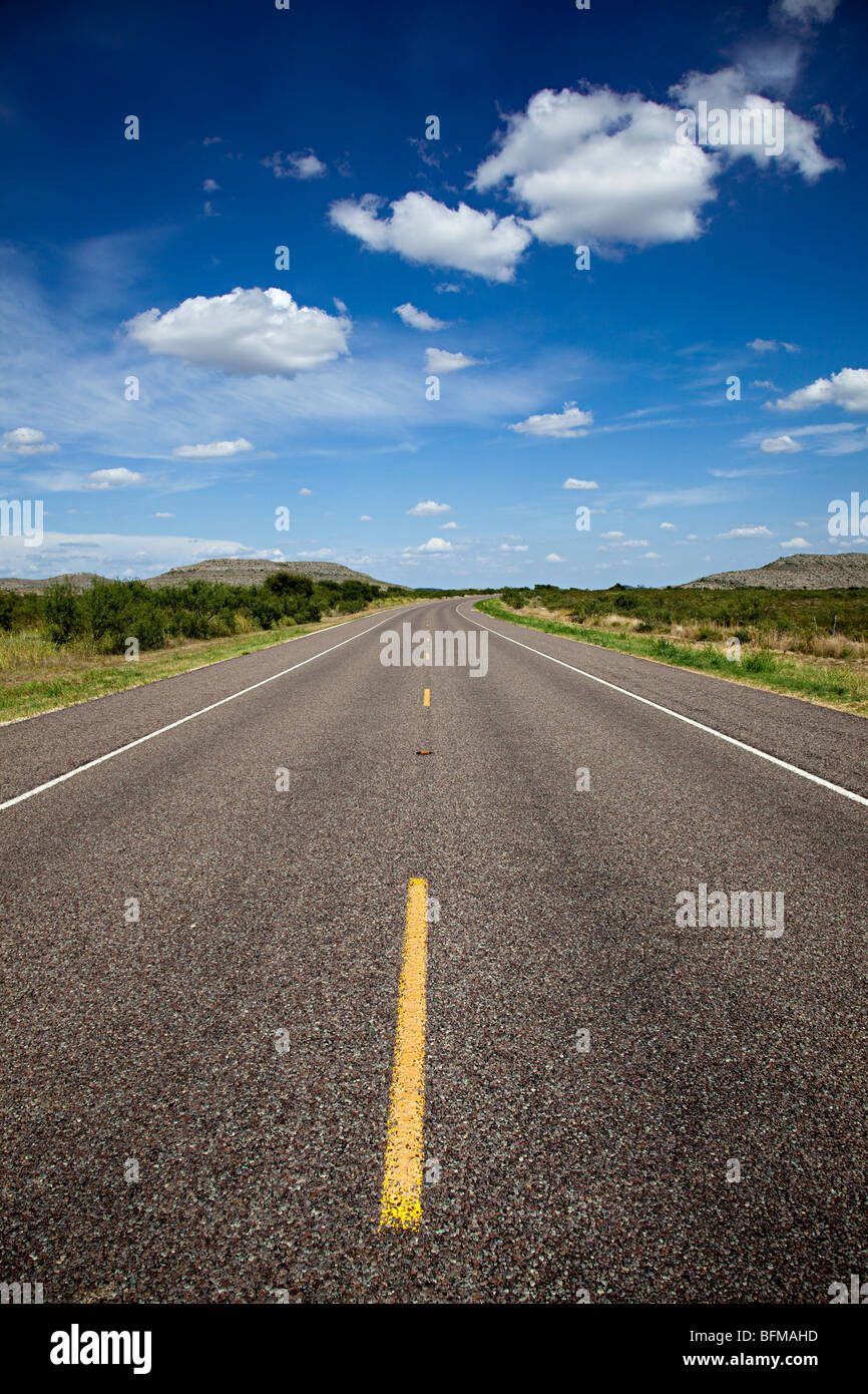 Empty road with yellow line Texas USA Stock Photo - Alamy