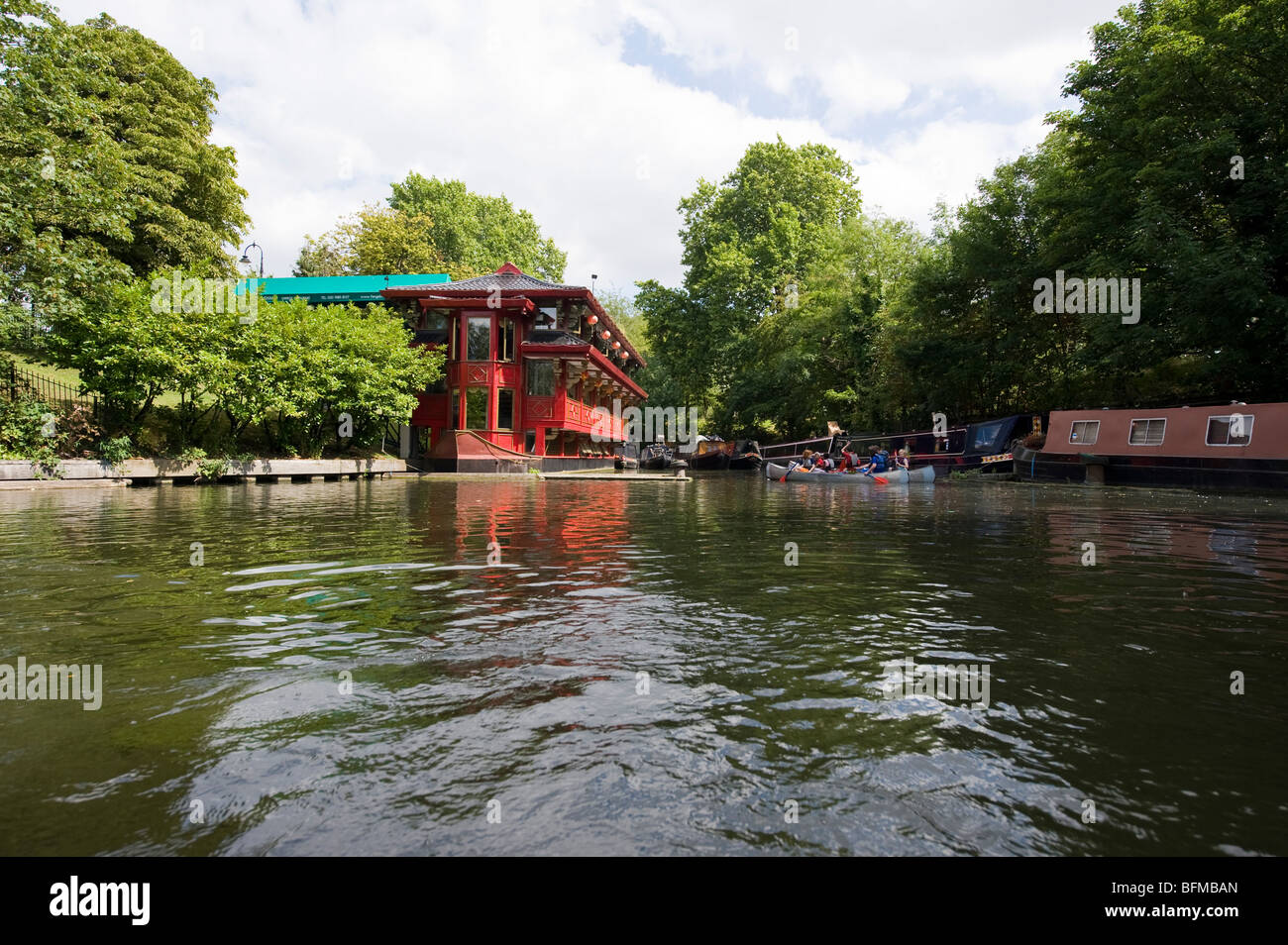 The Feng Shang Floating Chinese Restaurant on the Regent's Canal ...